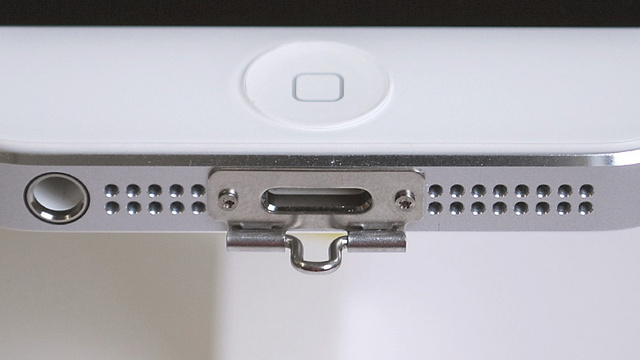 Netsuke: hang the iPhone on a leash! :: GSMchoice.com