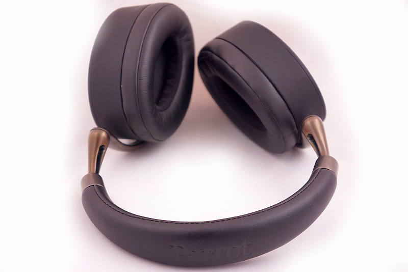 Parrot Zik: a short review of Bluetooth headphones :: GSMchoice.com